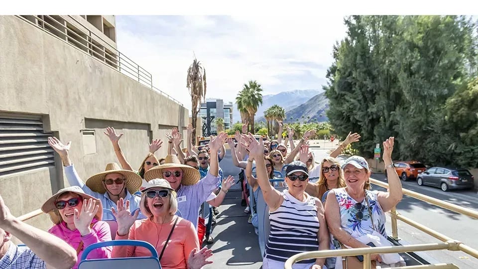 Recorrido en autobús por las casas que definen Palm Springs | Modernism Week 2026